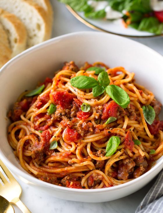 Garlicky Greek Spaghetti Toss - Cooking Classy